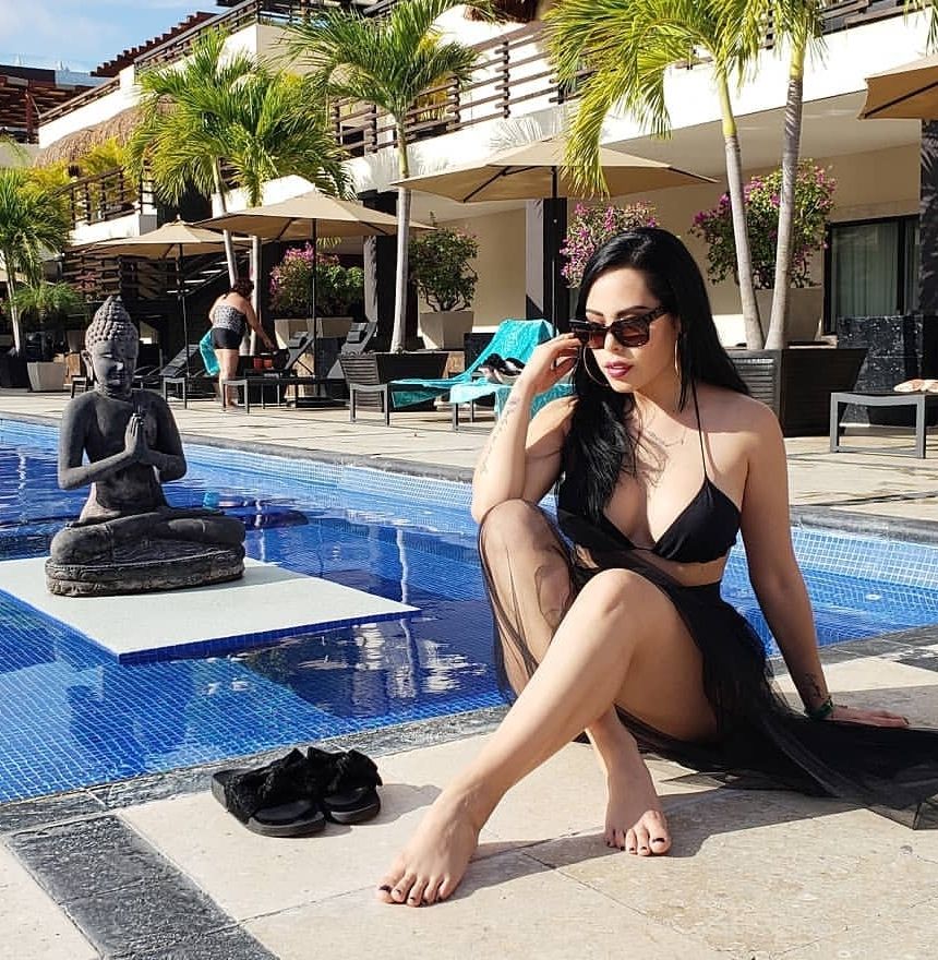 Pool side | Scrolller