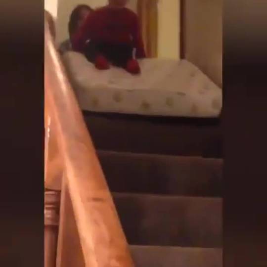 Poor kid | Scrolller