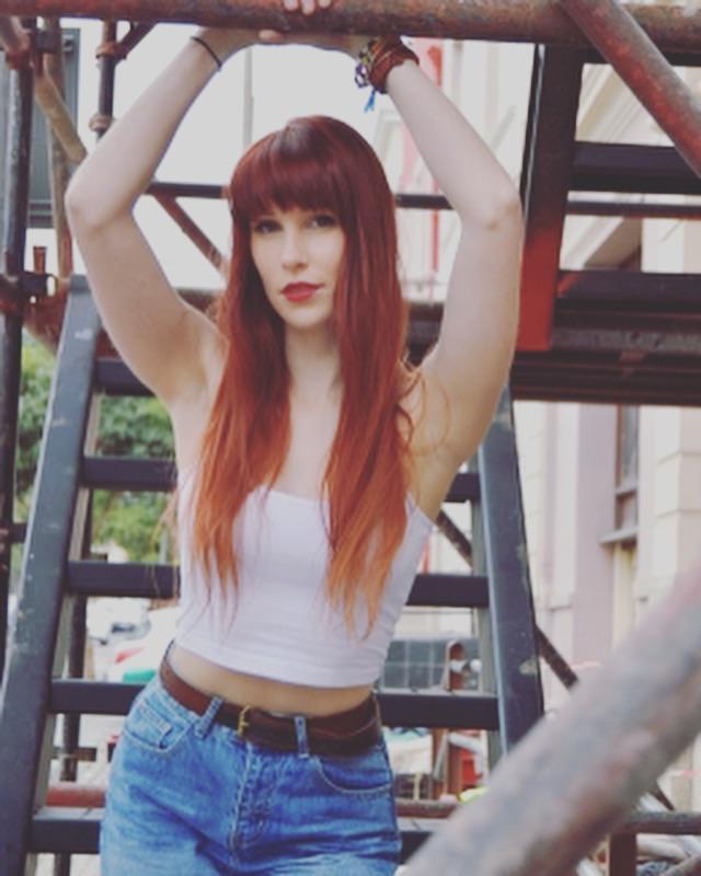 Popping in to say hi, hey, hello 🙈 | Scrolller