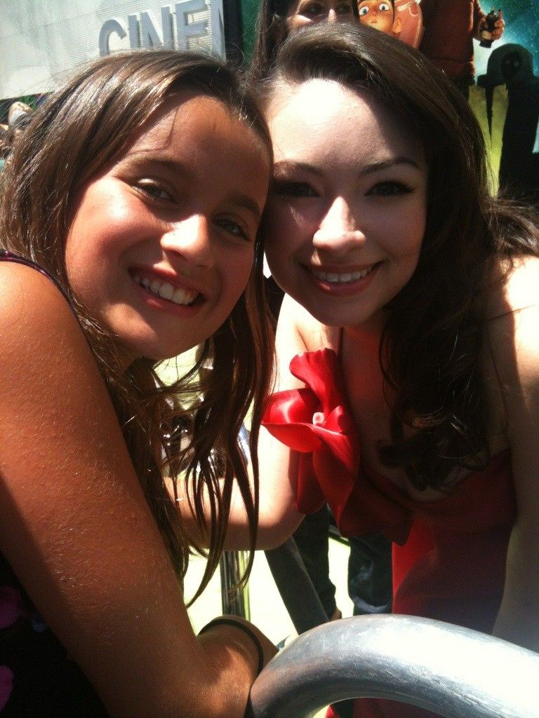 Posing with a lucky fan | Scrolller