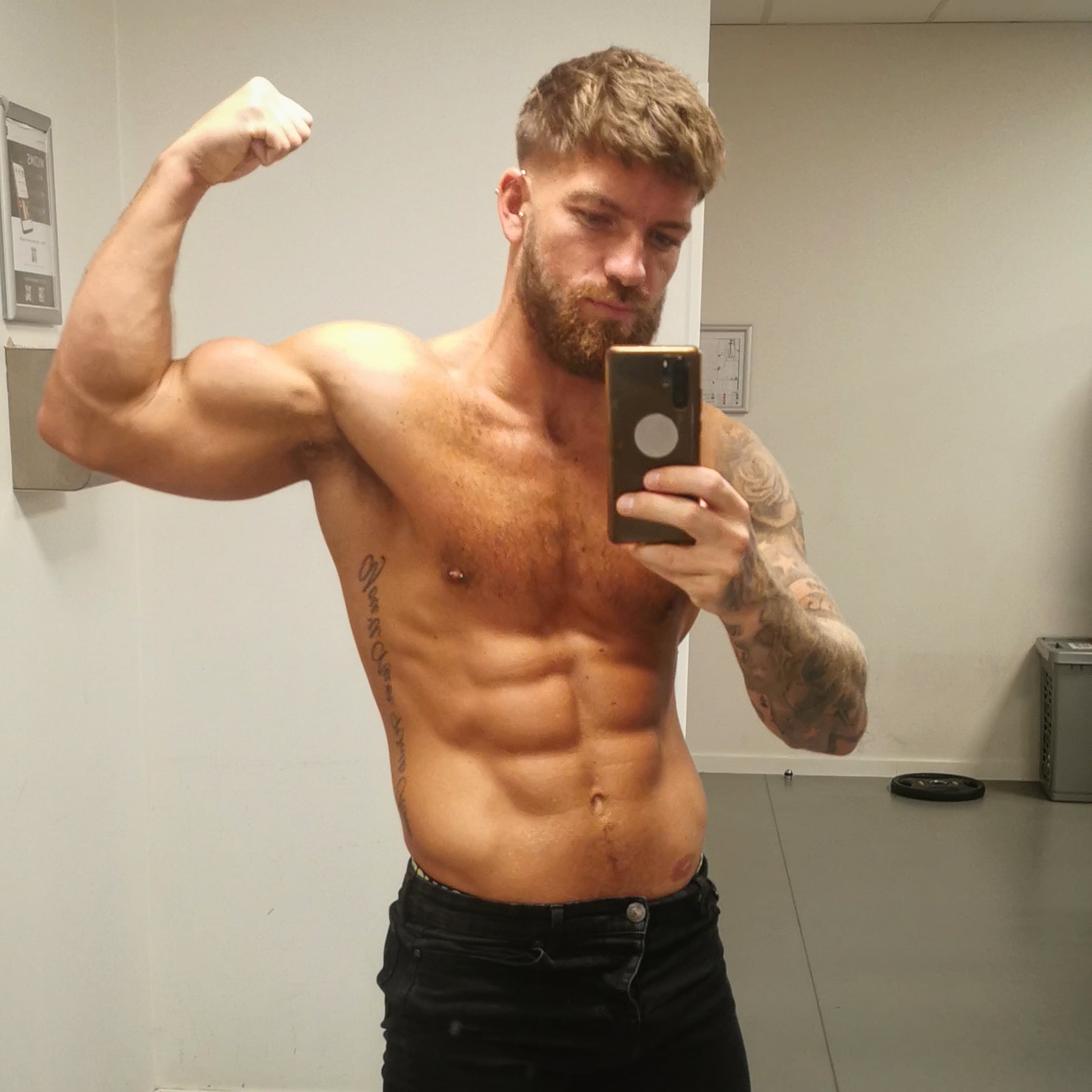 Post workout flex 💪🏻💪🏻 | Scrolller