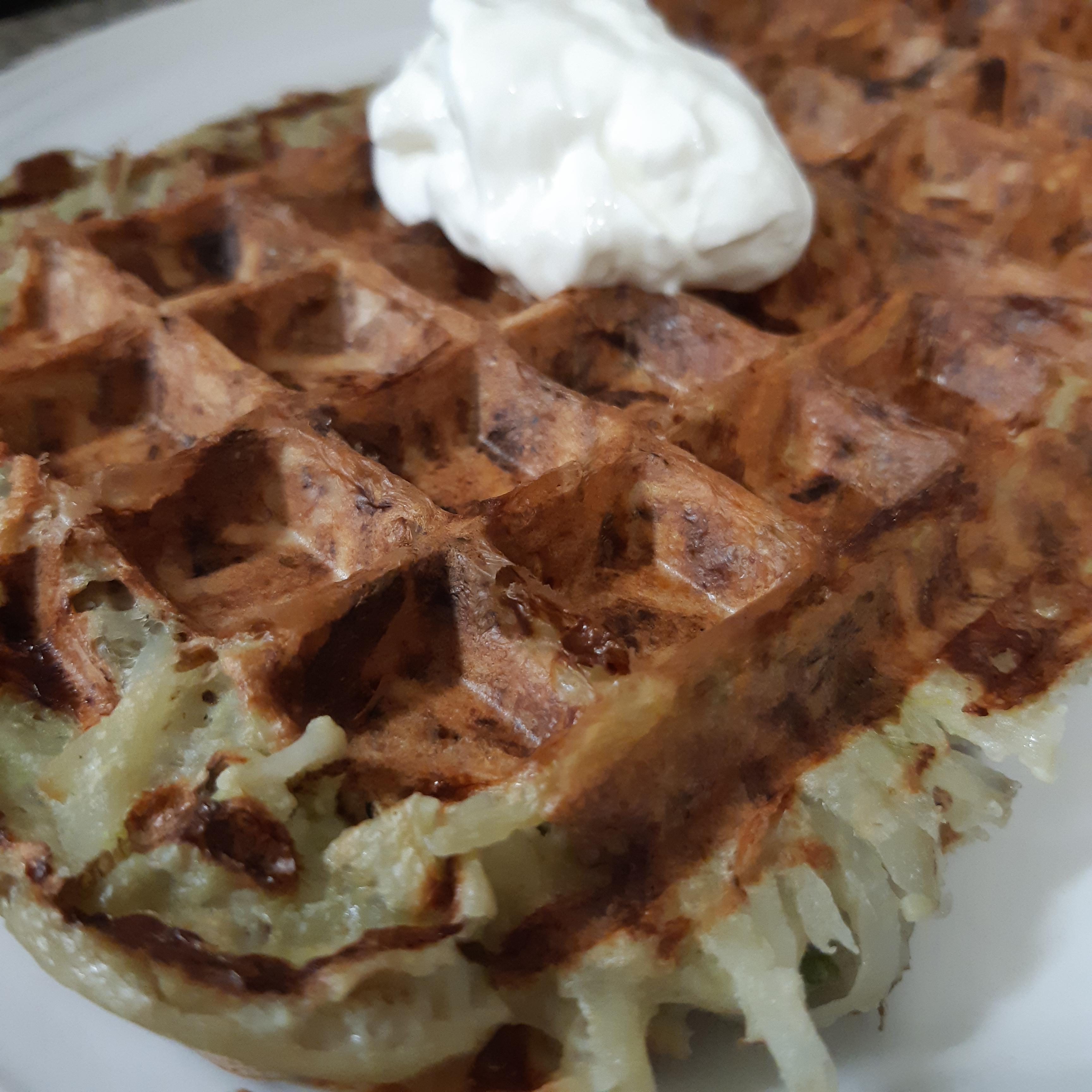 Potato and green onion latke waffles, perfected. 🥔🧂 | Scrolller