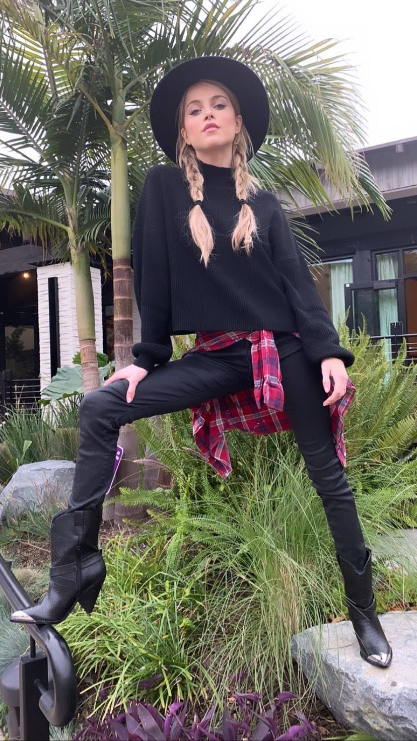 Power Pose | Scrolller