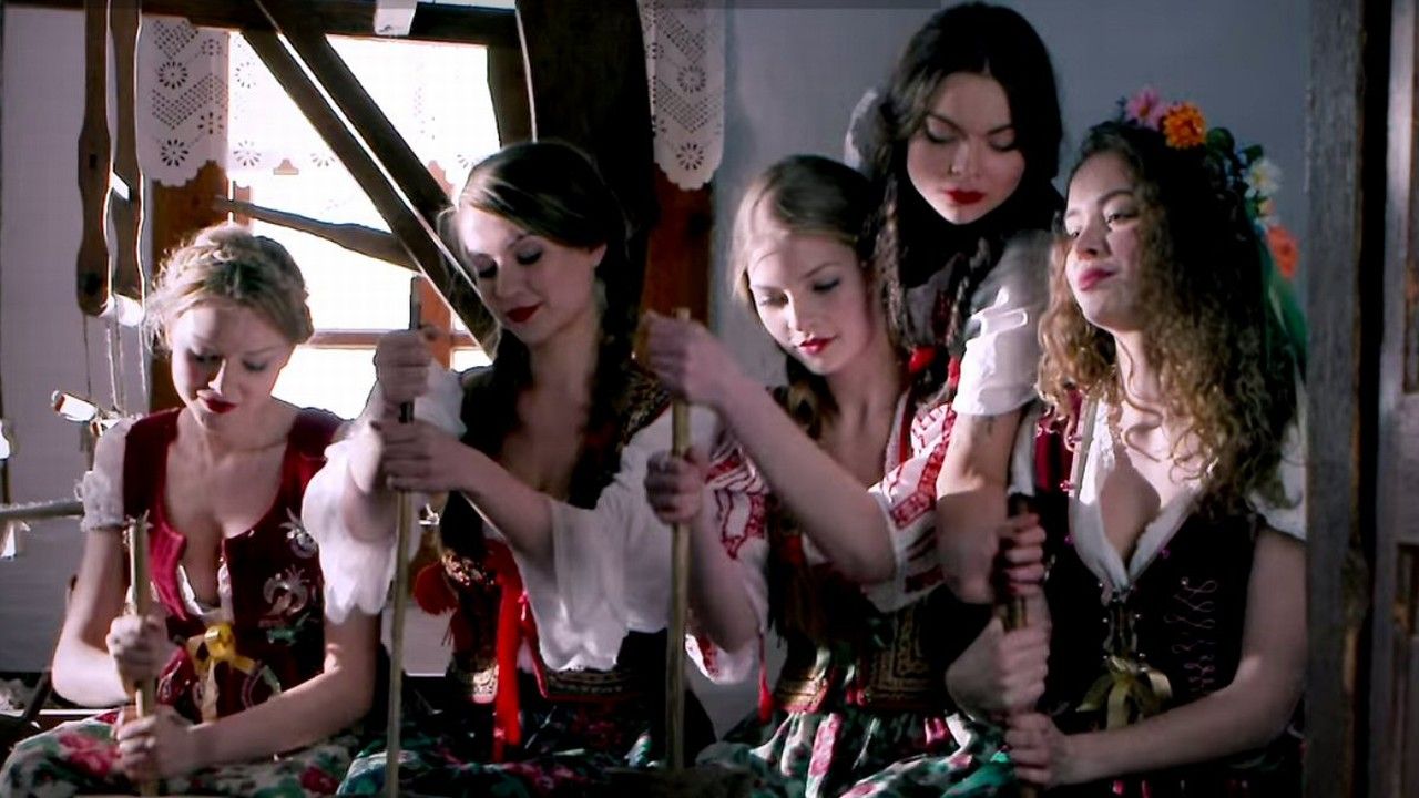 Practising firm grips | Scrolller