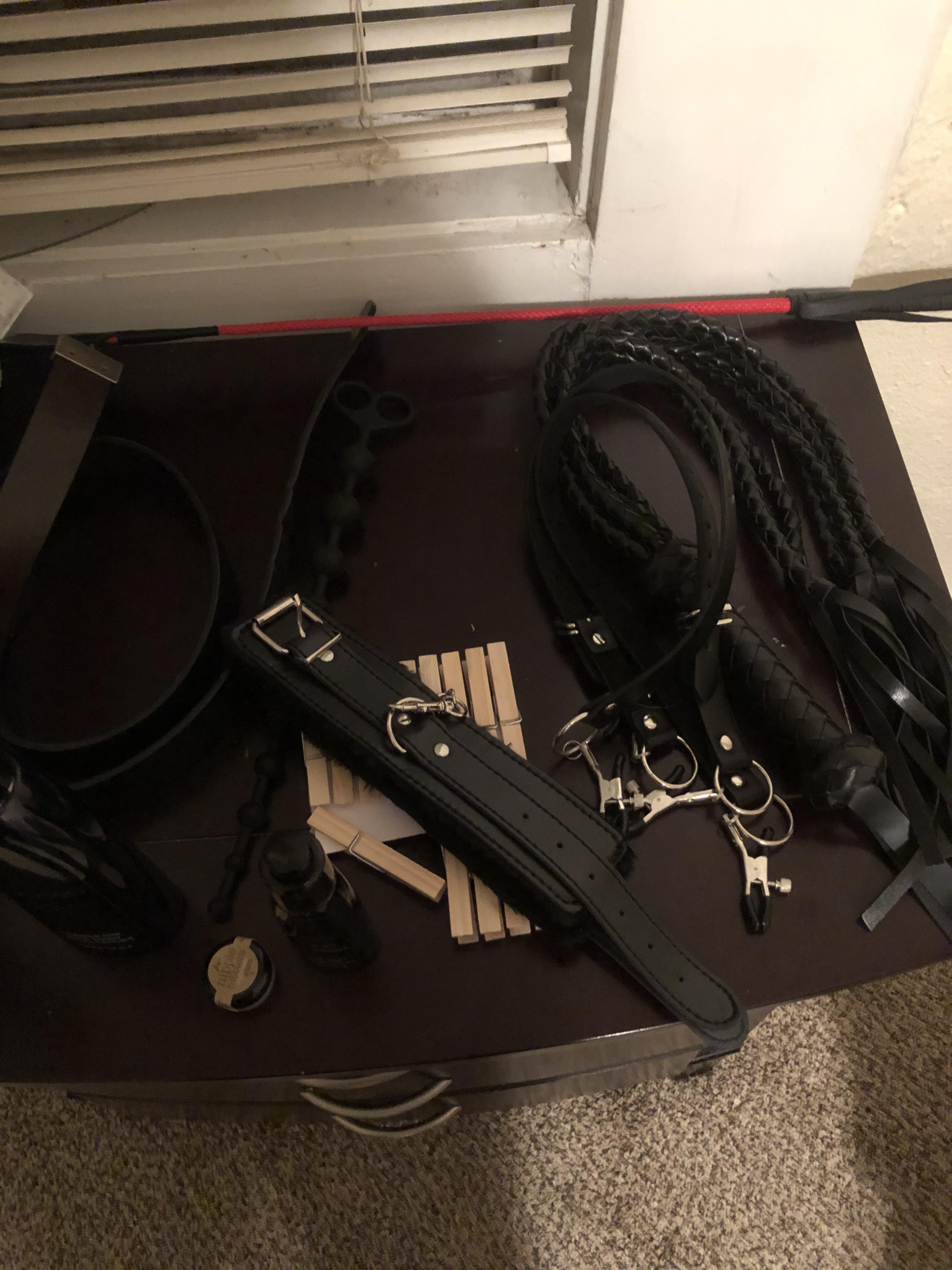 Preparing for the evening | Scrolller