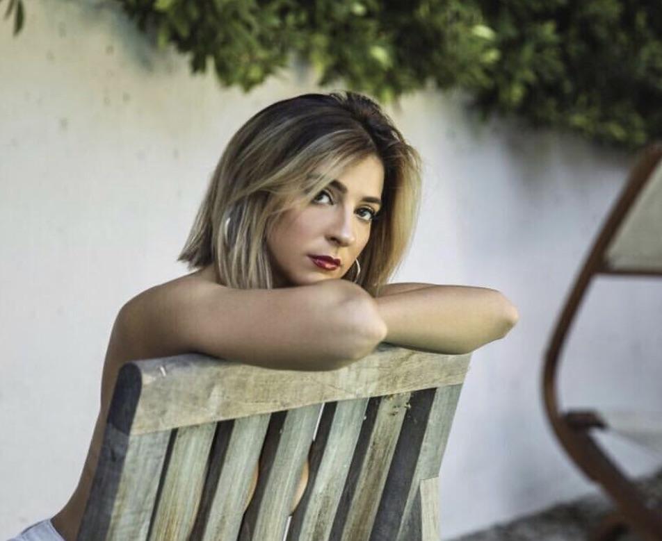 Pressing thru | Scrolller