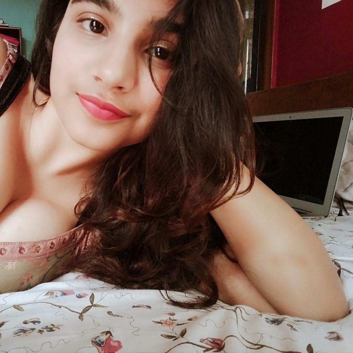 Pretty Busty Teen | Scrolller