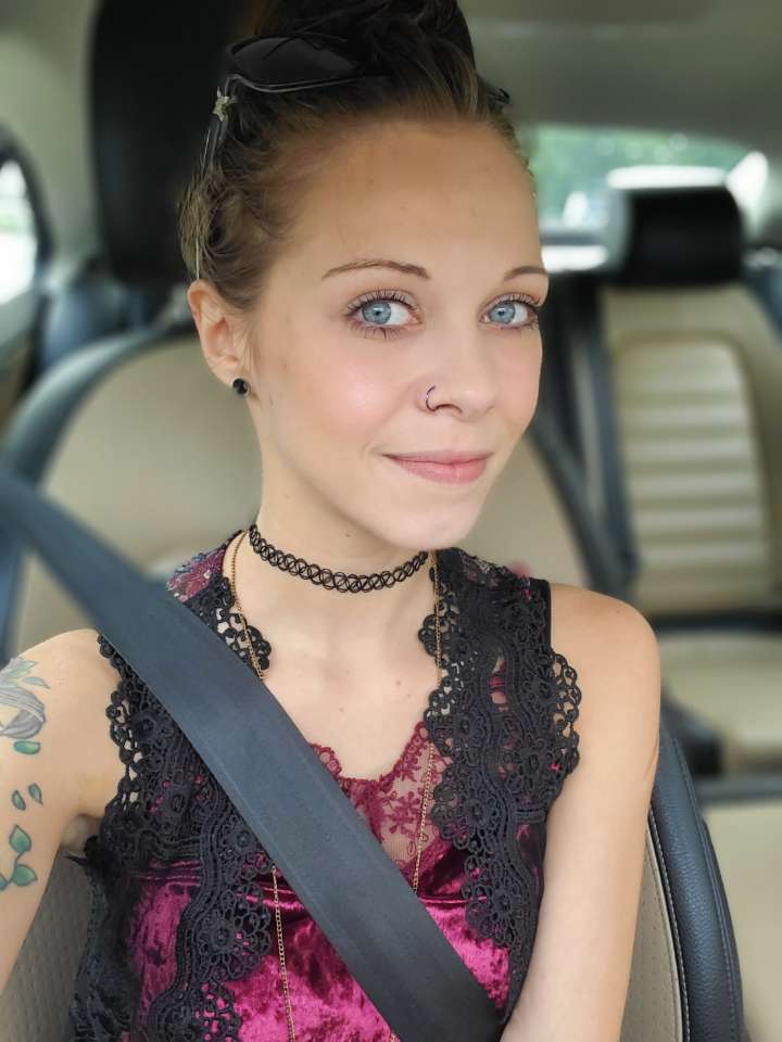 Pretty damn pale.. | Scrolller