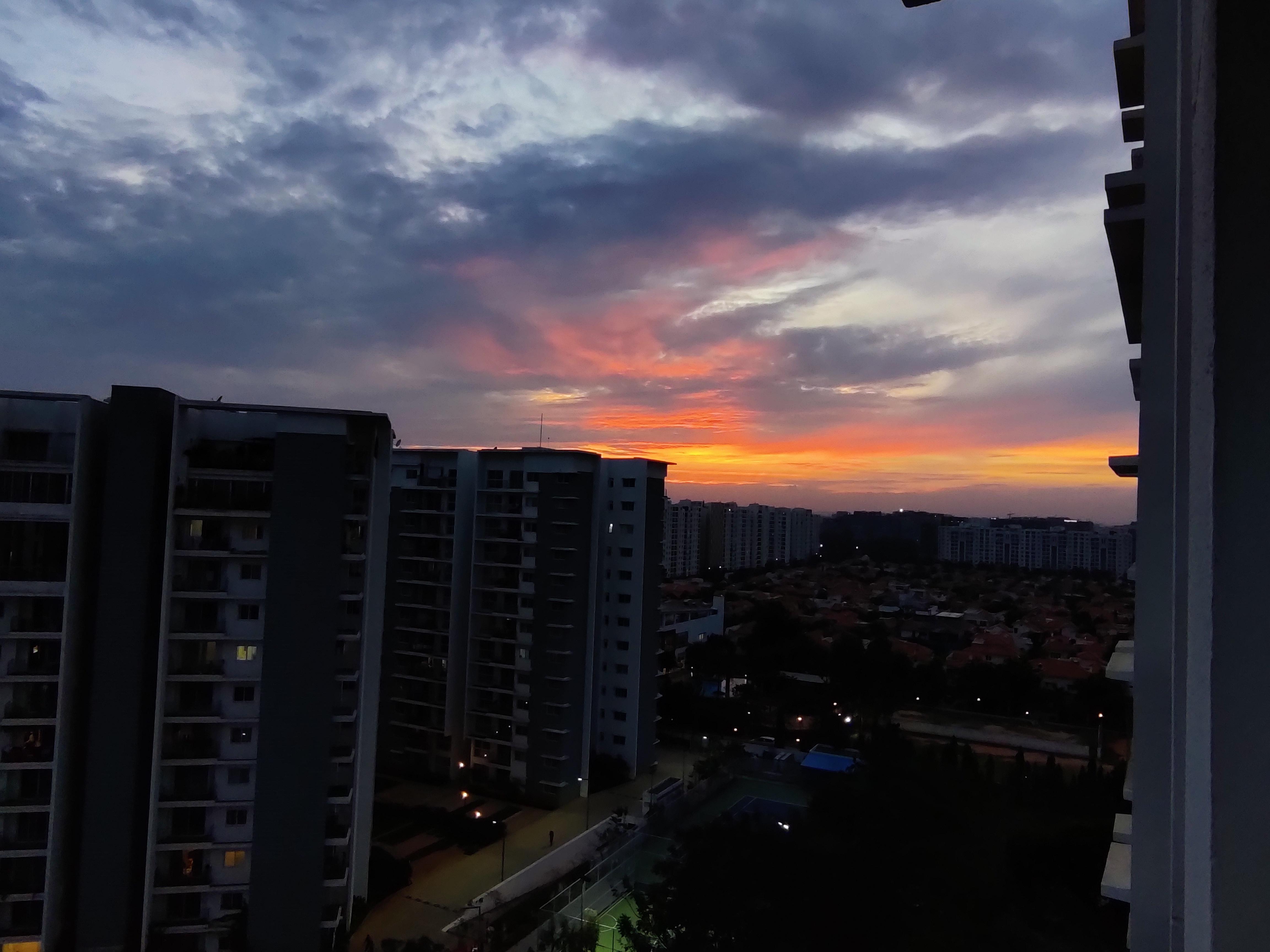 Pretty pink clouds | Scrolller