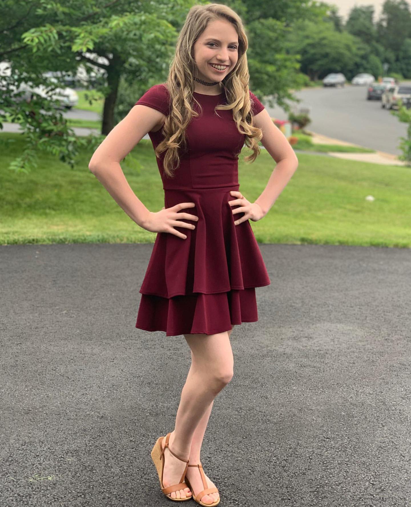 Pretty red dress | Scrolller