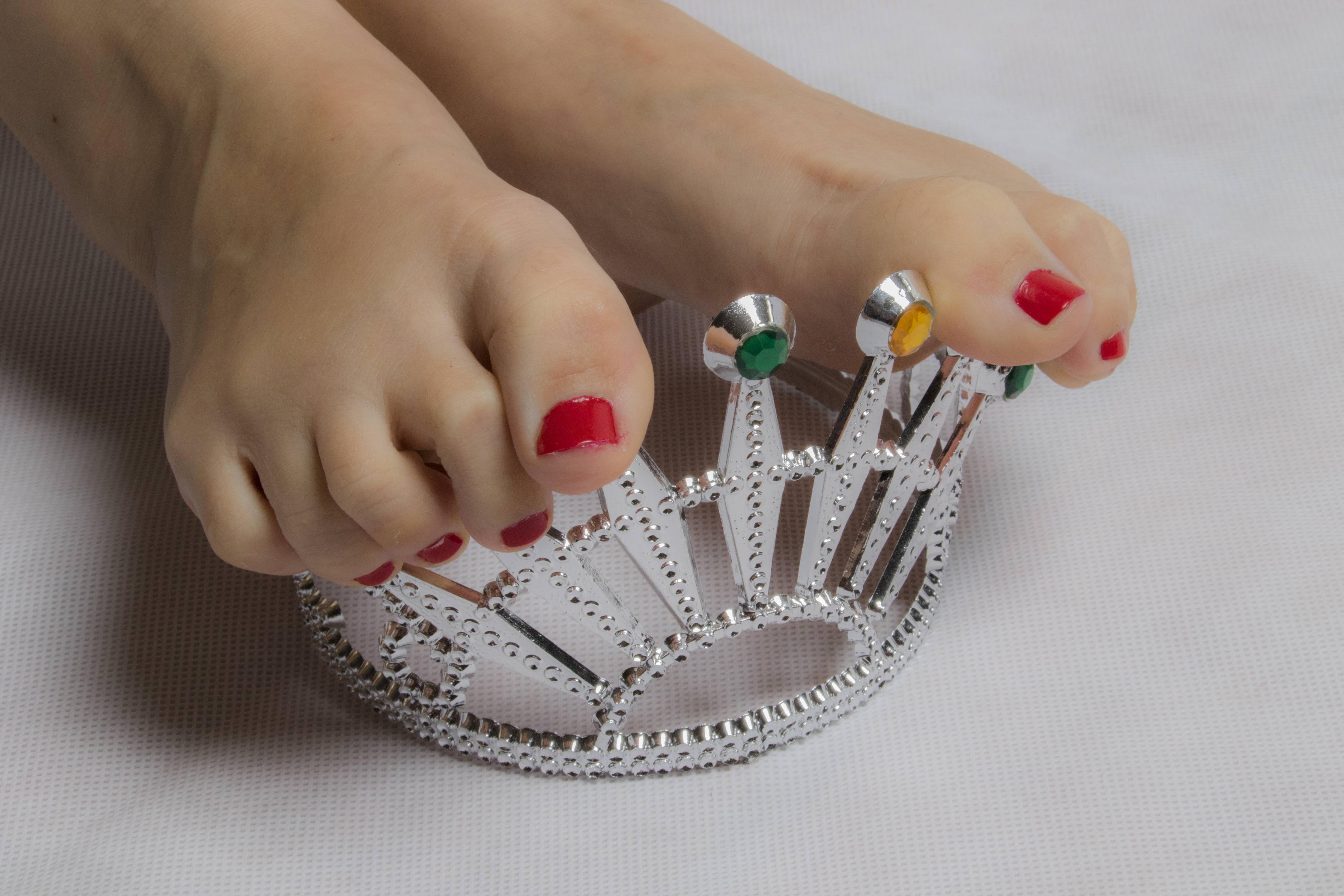 Pretty Toed Princess | Scrolller