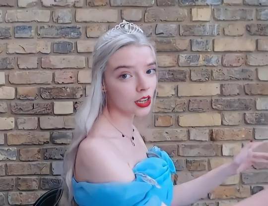 Anya Taylor-Joy | Scrolller