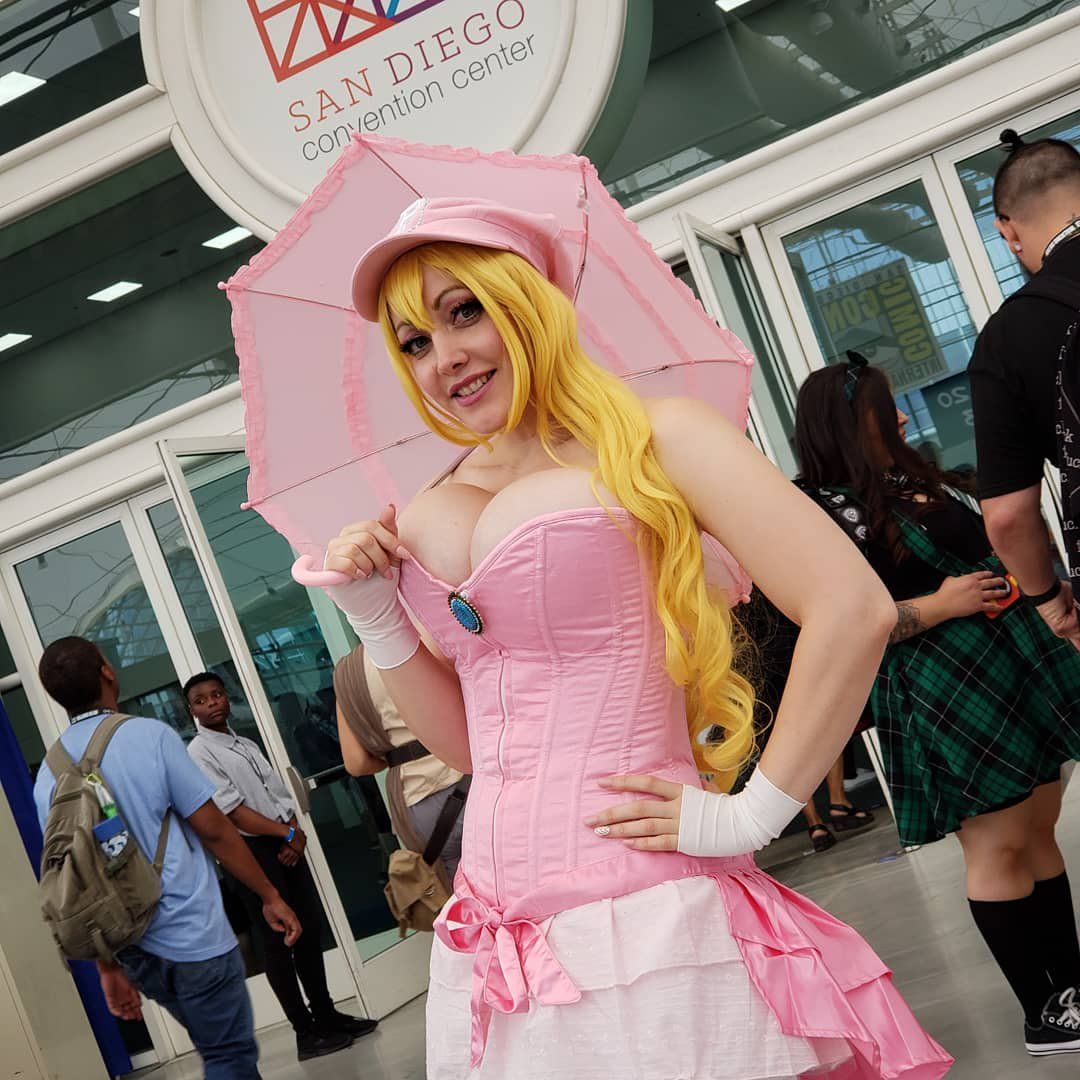 Princess Peach at SDCC (Alina Masquerade) | Scrolller
