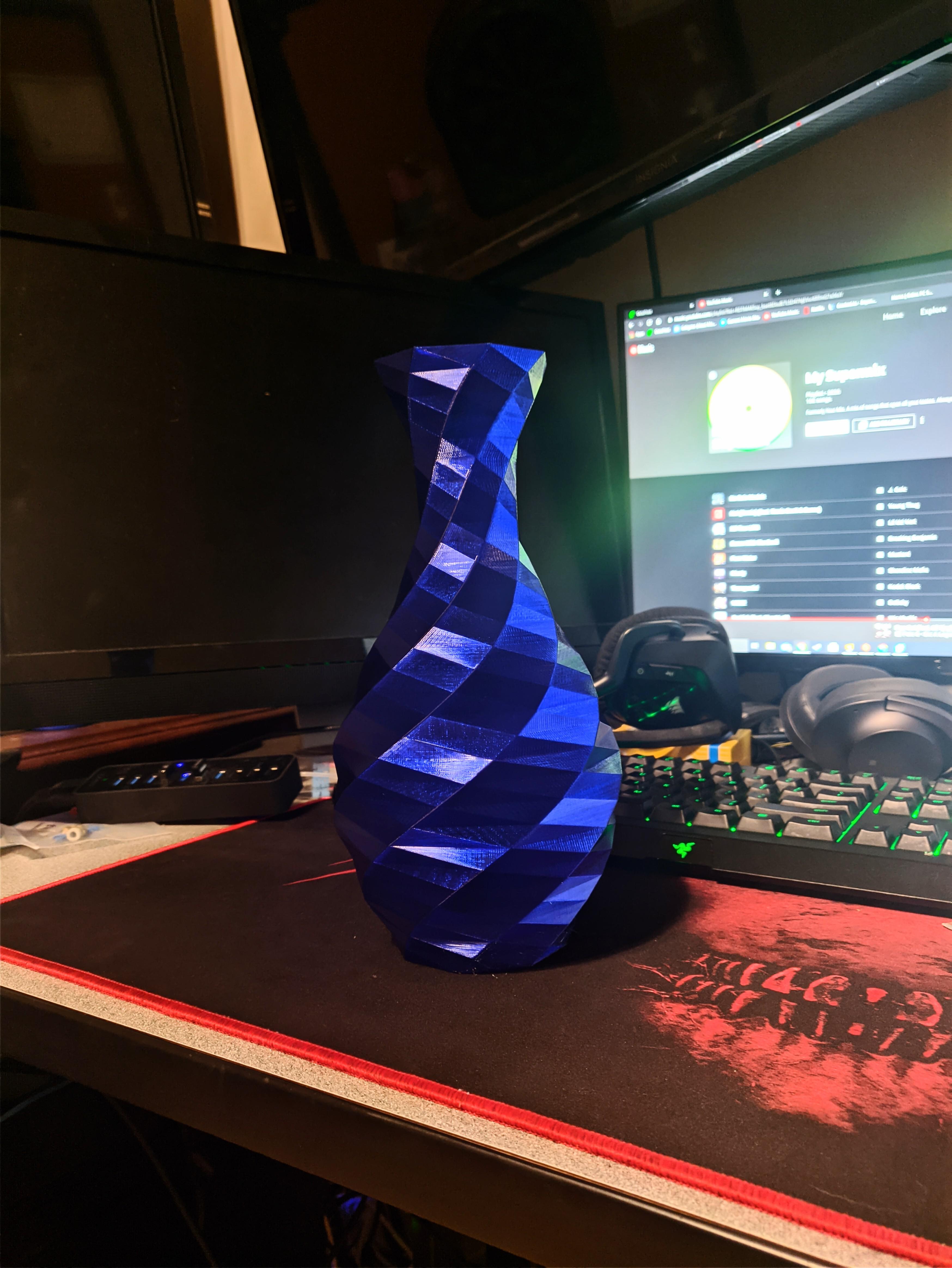Printed a large vase for my mom! | Scrolller
