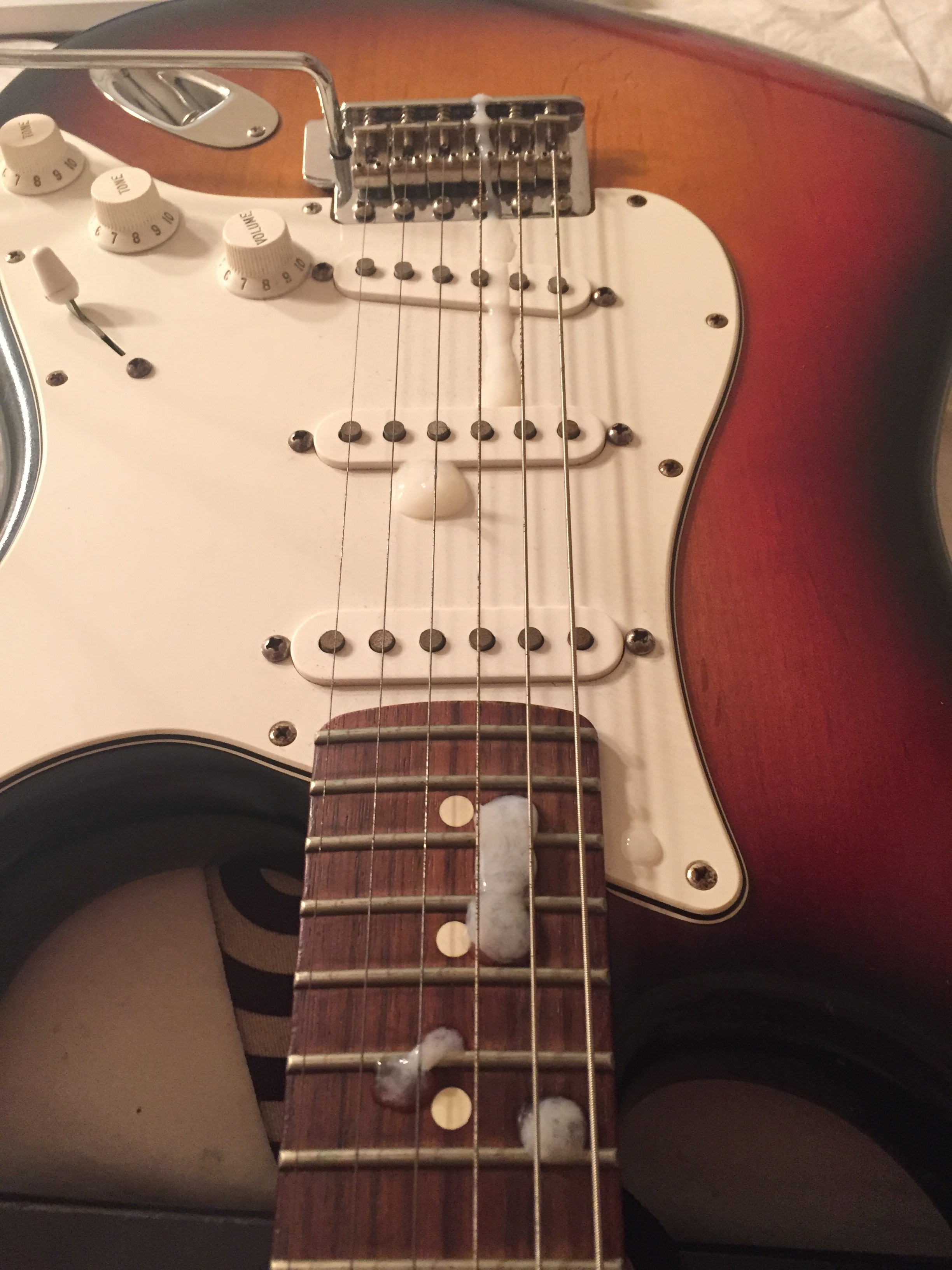 [PROOF] Cum on a guitar | Scrolller