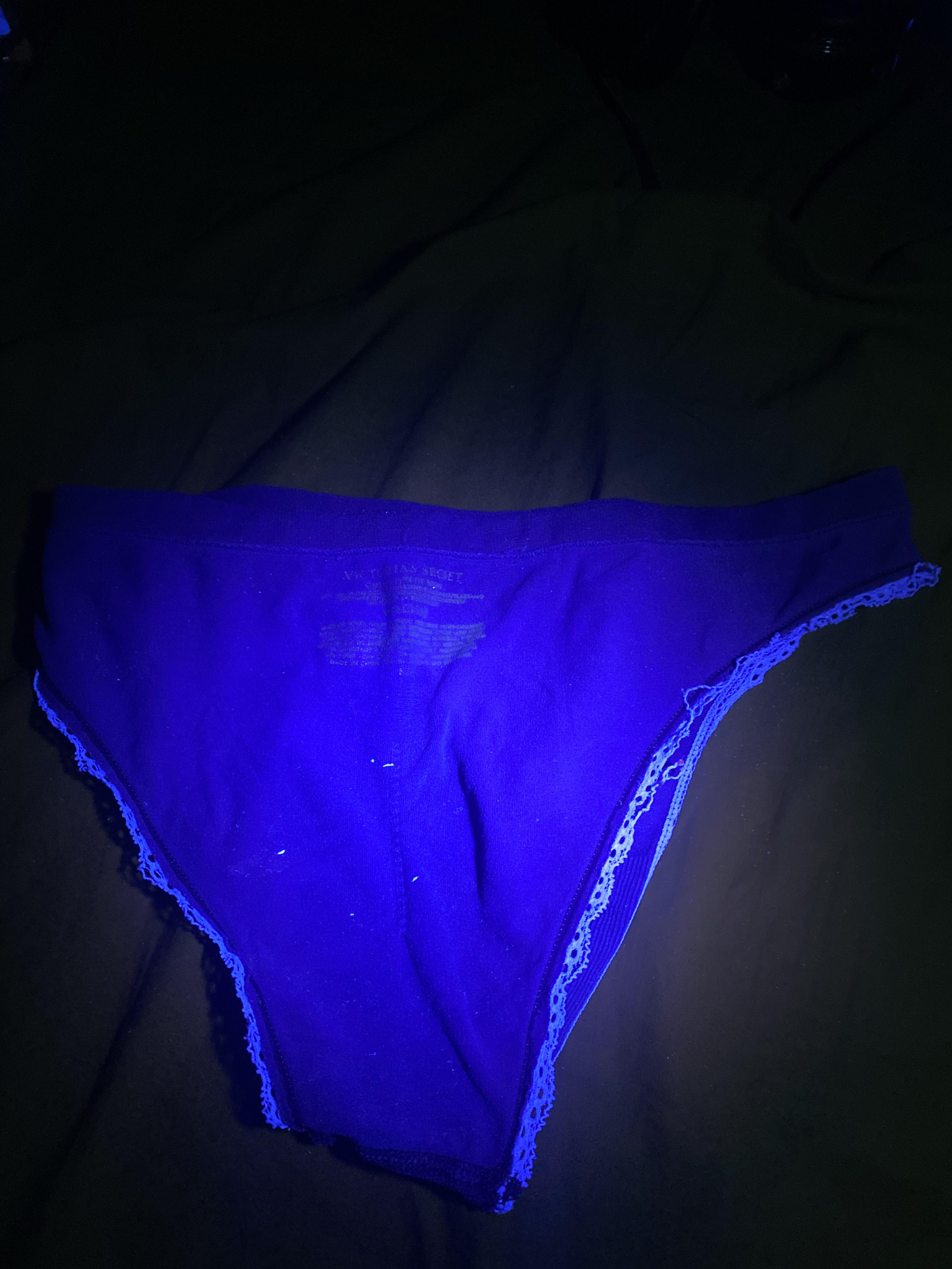 Proof that a blacklight doesn’t actually show cum stains | Scrolller