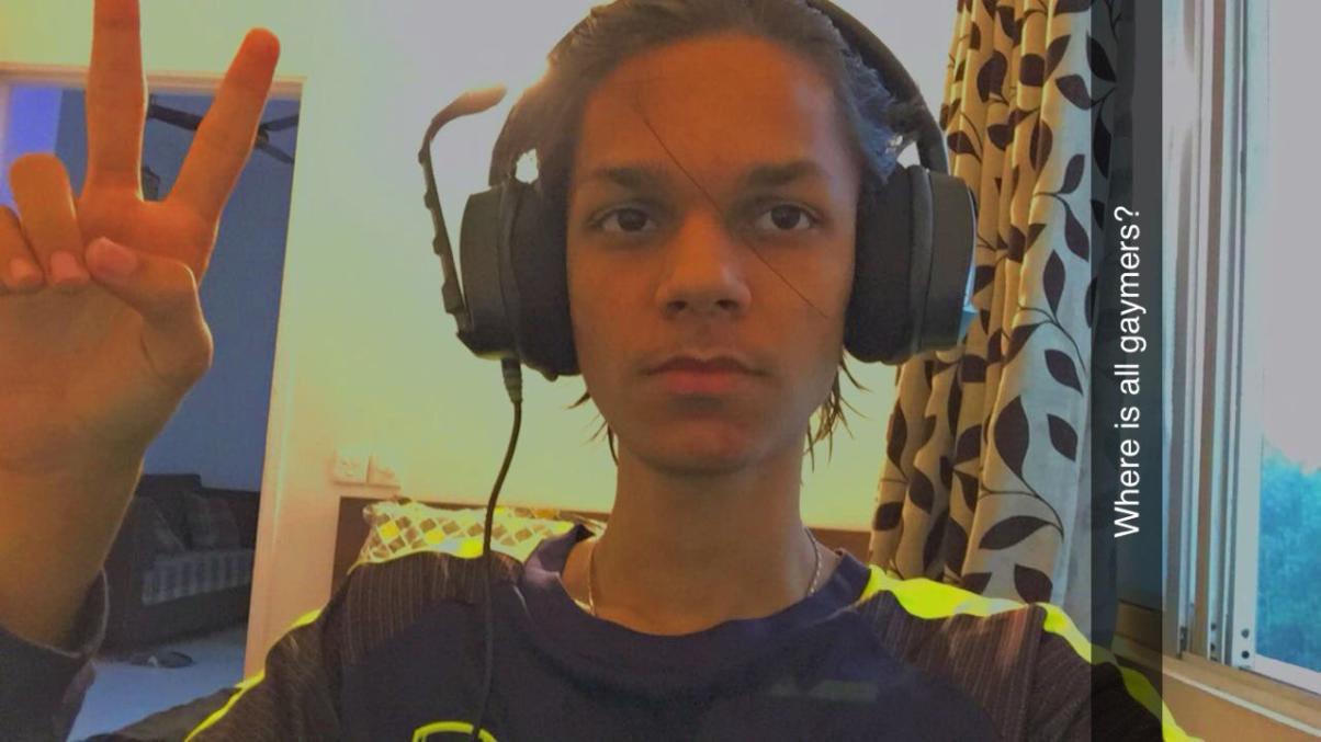 proper gaymer | Scrolller