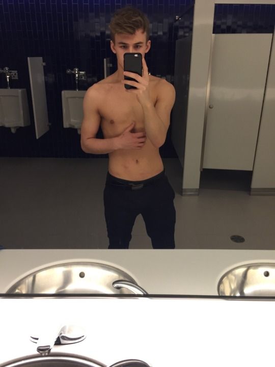 Public Bathroom Selfie | Scrolller