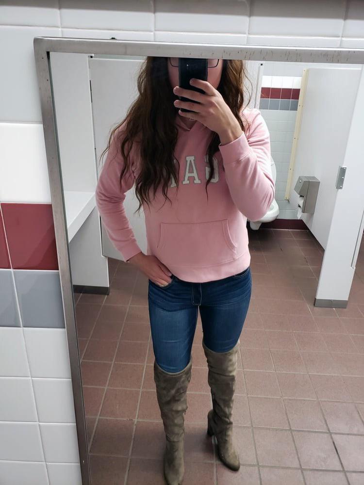 Public restroom fun :) | Scrolller