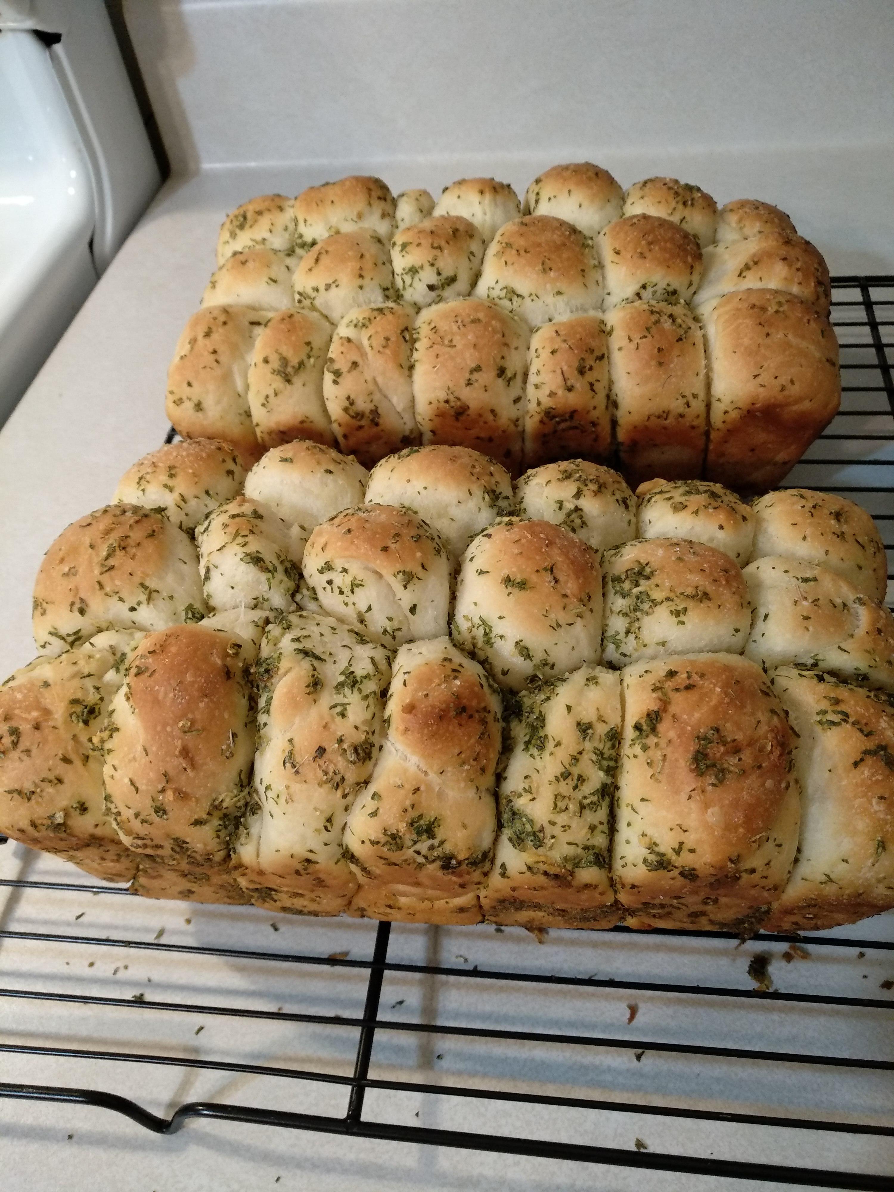 Pull Apart Garlic Bread 🤤 | Scrolller