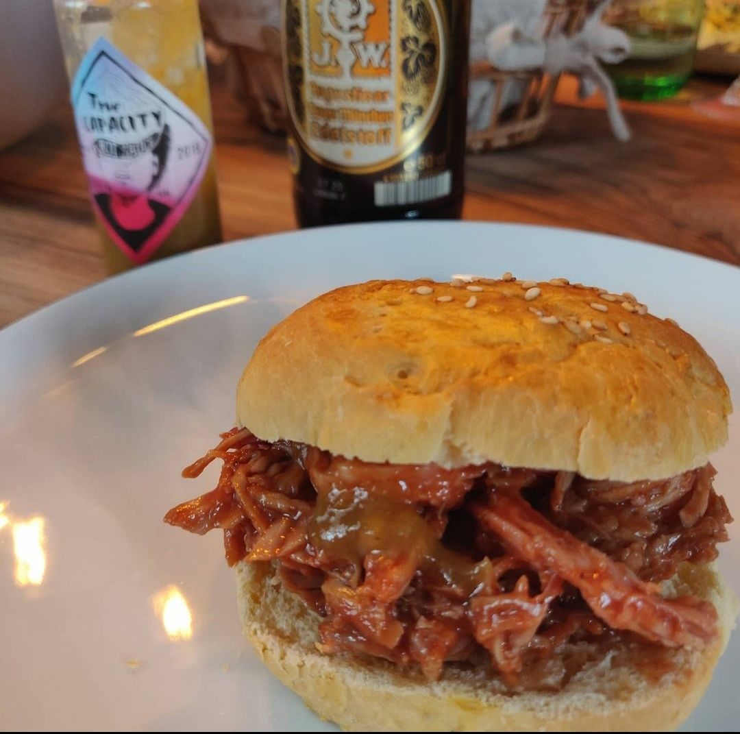 Pulled pork sandwich | Scrolller