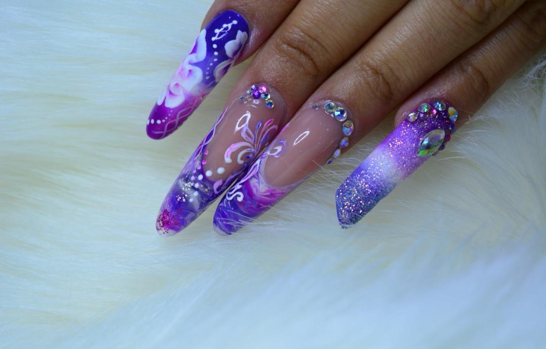 Purple nails | Scrolller