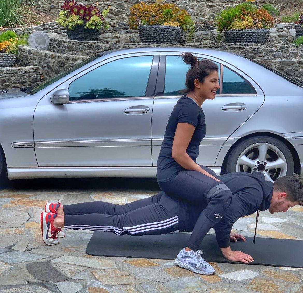 Push-ups and Squats 💥 | Scrolller