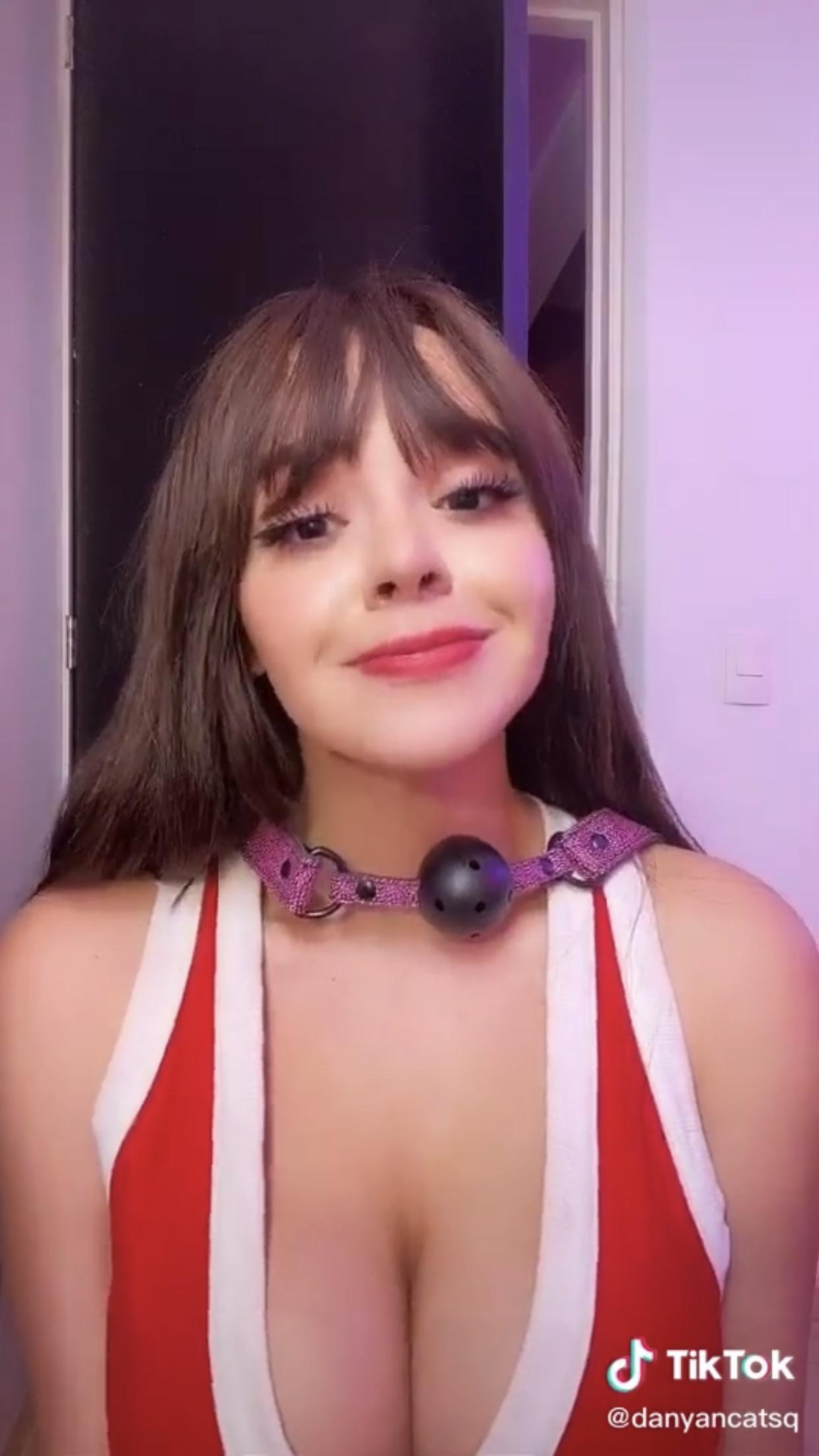 Que bonito collar tiene🤭😈 | Scrolller
