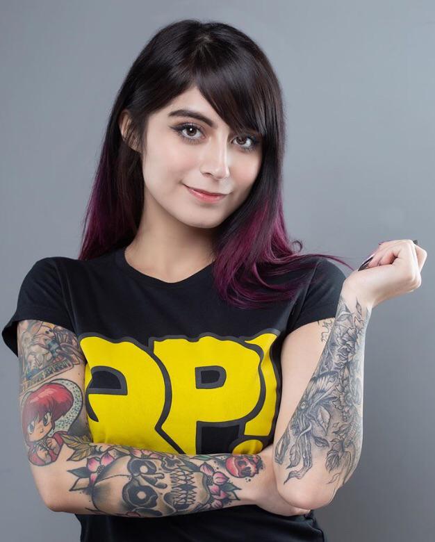 Que opinan de ella? | Scrolller