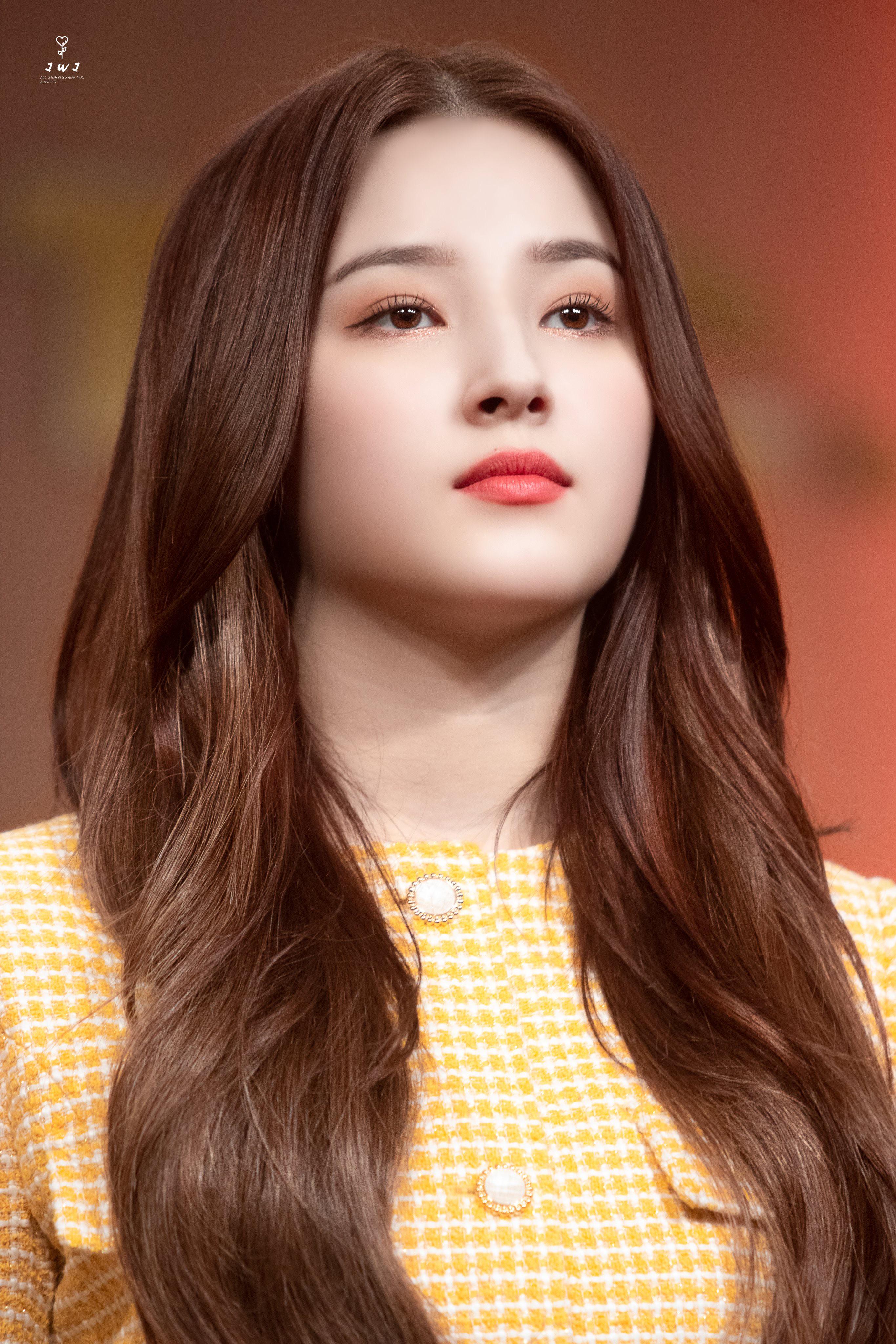 Queen 👸 | Scrolller