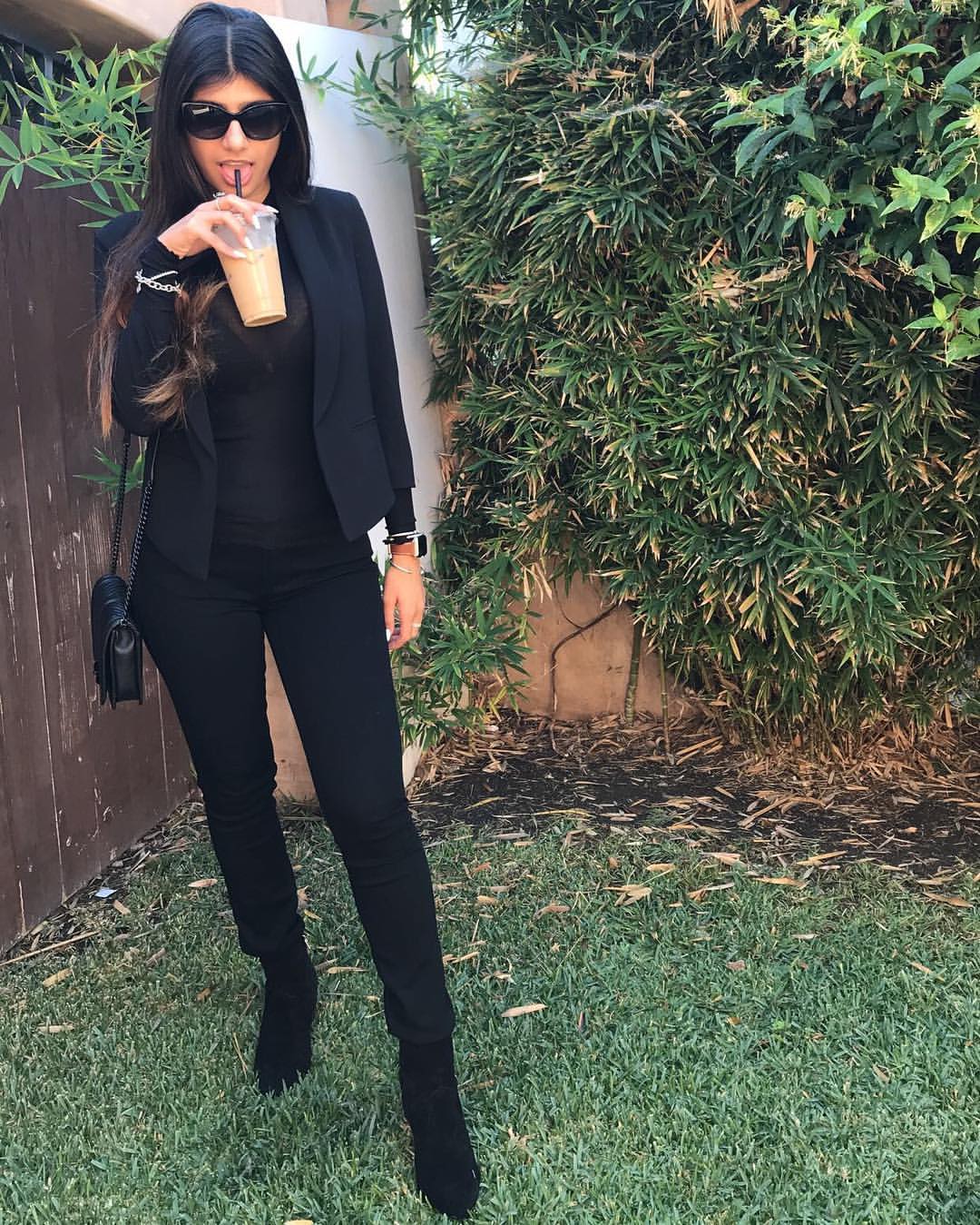 Queen of cool (X-post /r/ModelsGoneMild) | Scrolller