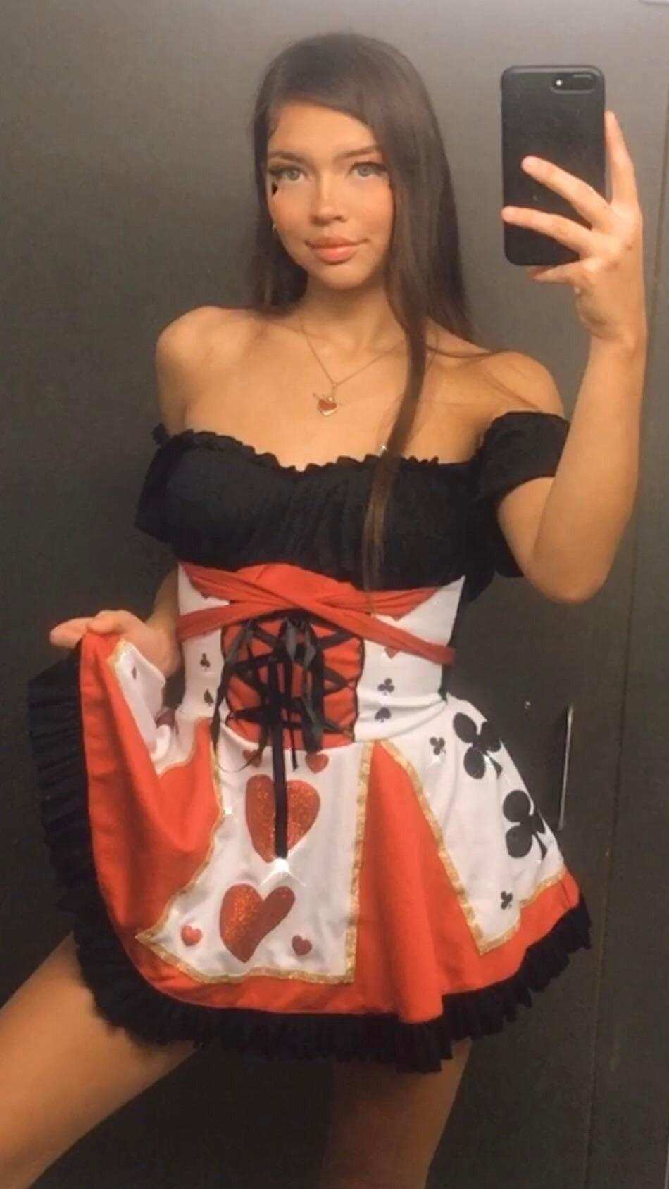 Queen Of Hearts 👑🃏♥️ Scrolller