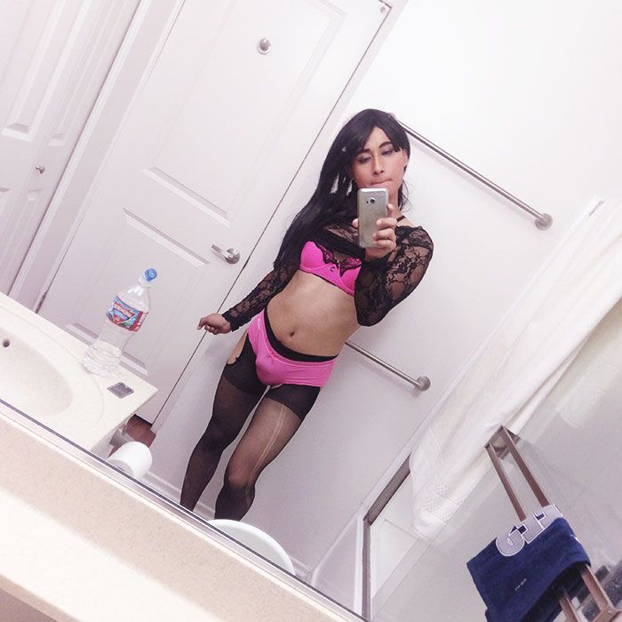 quick bathroom selfie | Scrolller