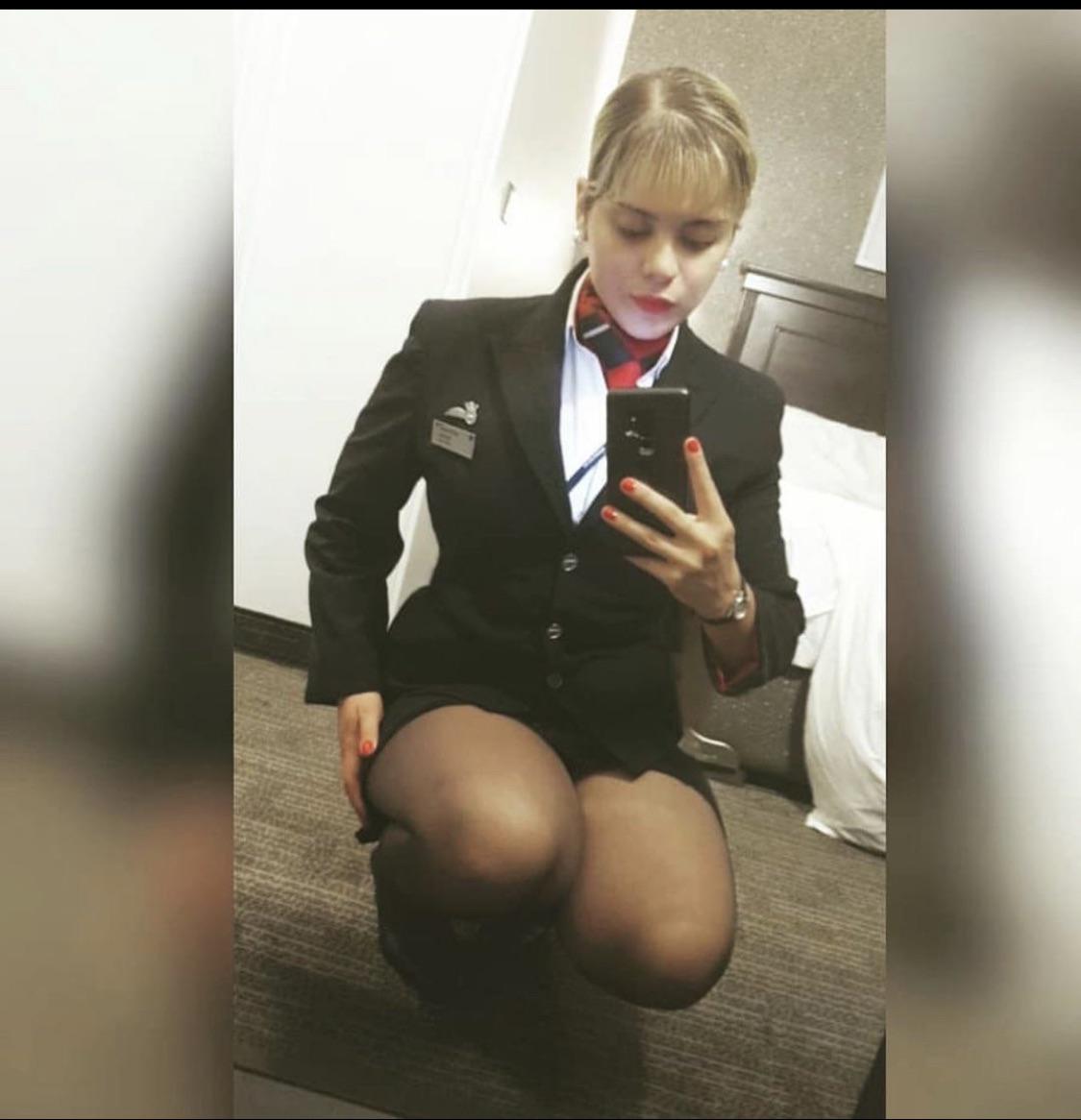 Quick mirror selfie | Scrolller