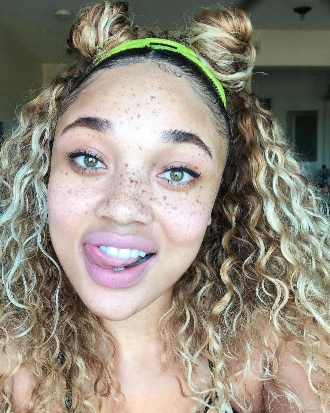 quick selfie | Scrolller