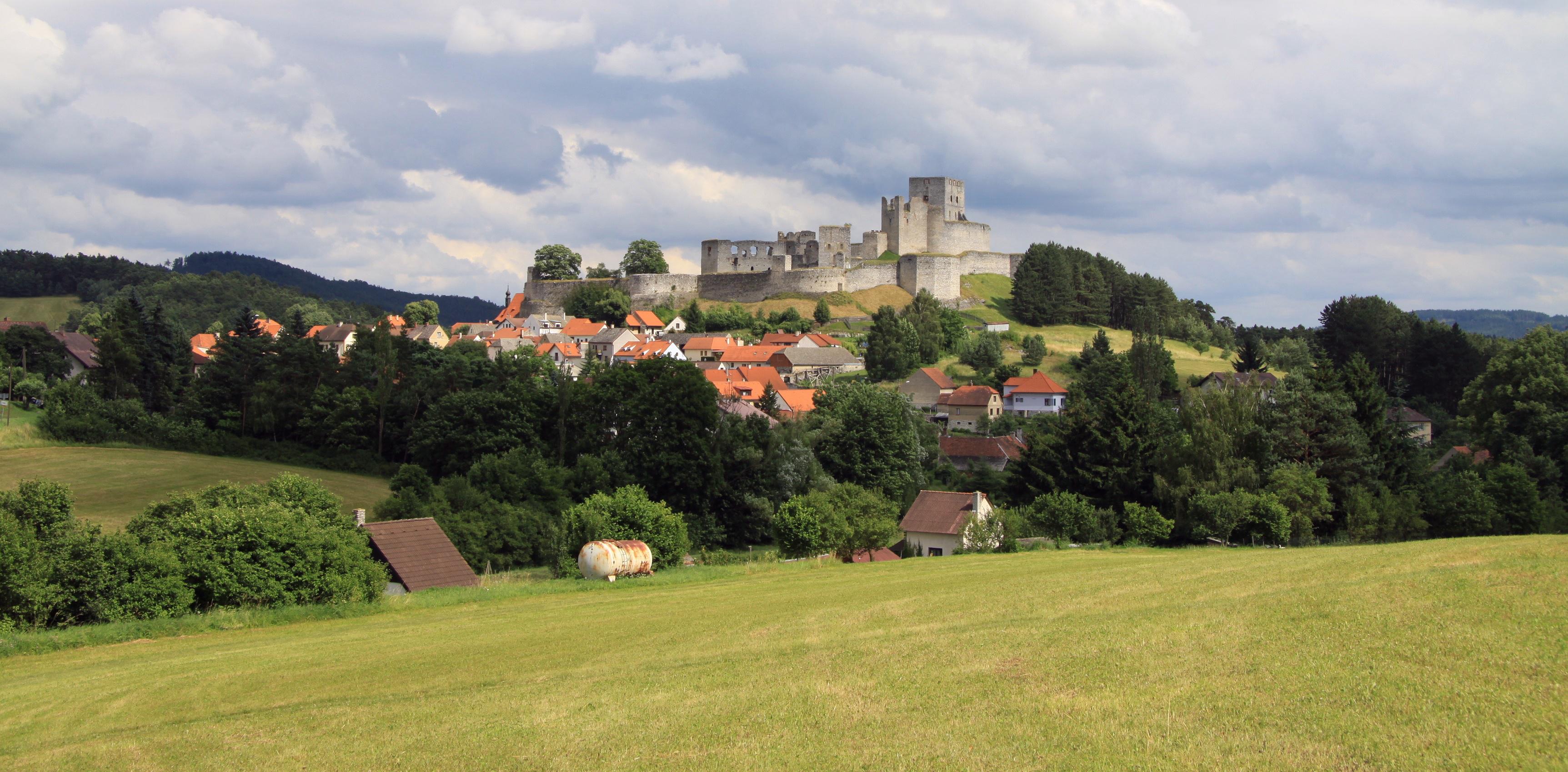 Rabí Castle | Scrolller