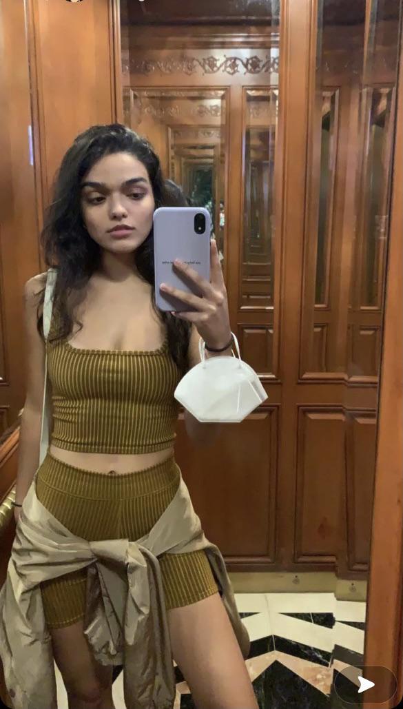 The upcoming Rachel Zegler can get it. That tight teen body | Scrolller