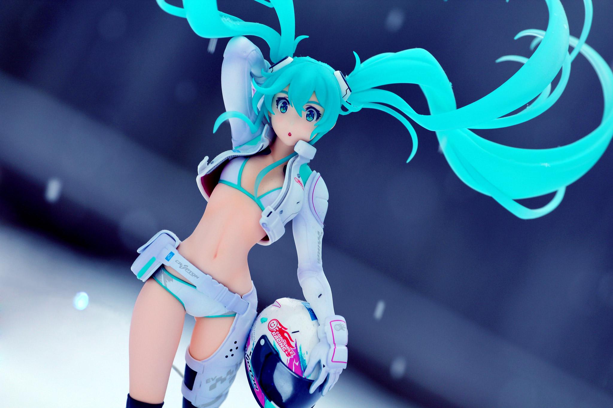 Racing Miku in the snow | Scrolller