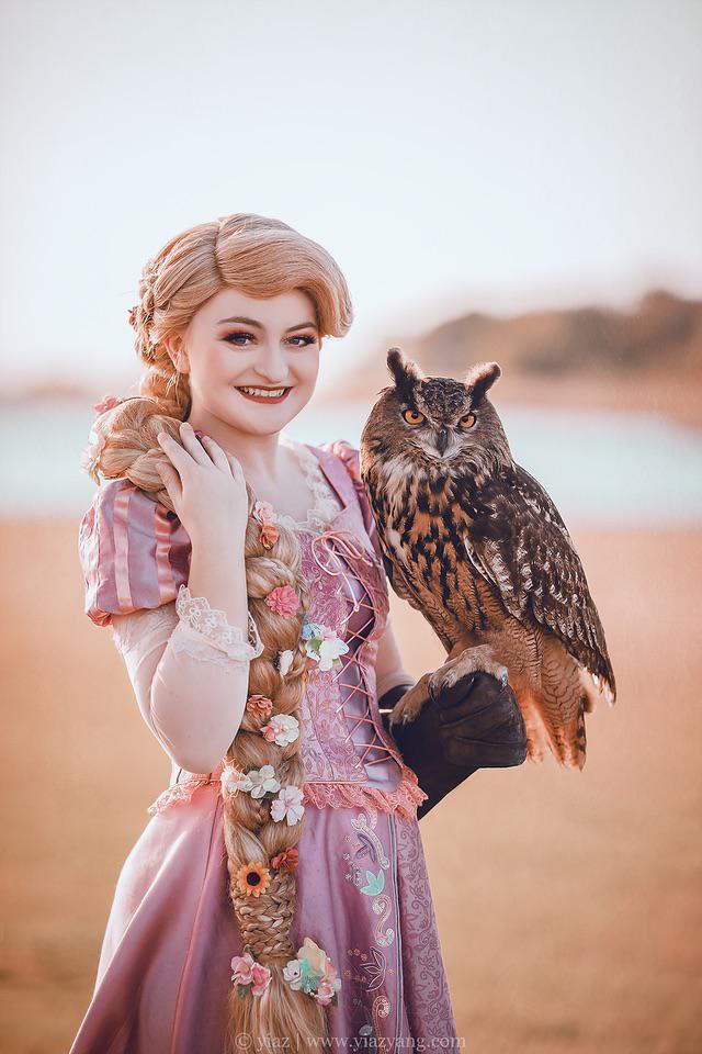 Rapunzel Cosplay | Scrolller