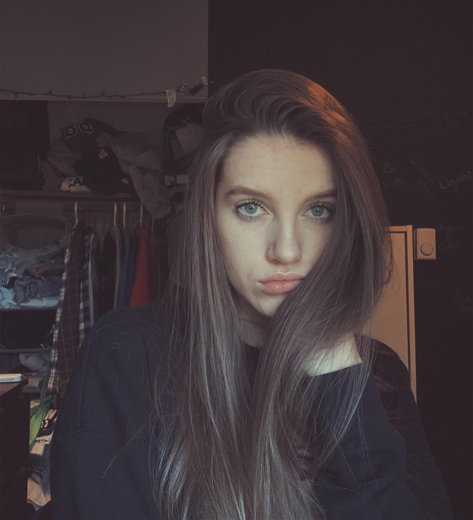 rarest eye color gang!! 🍀🍏💚 (UNDER 18) | Scrolller