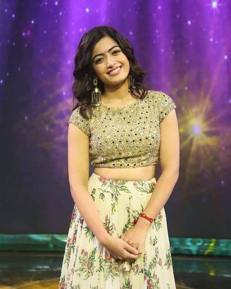 Rashmika looking lovely | Scrolller