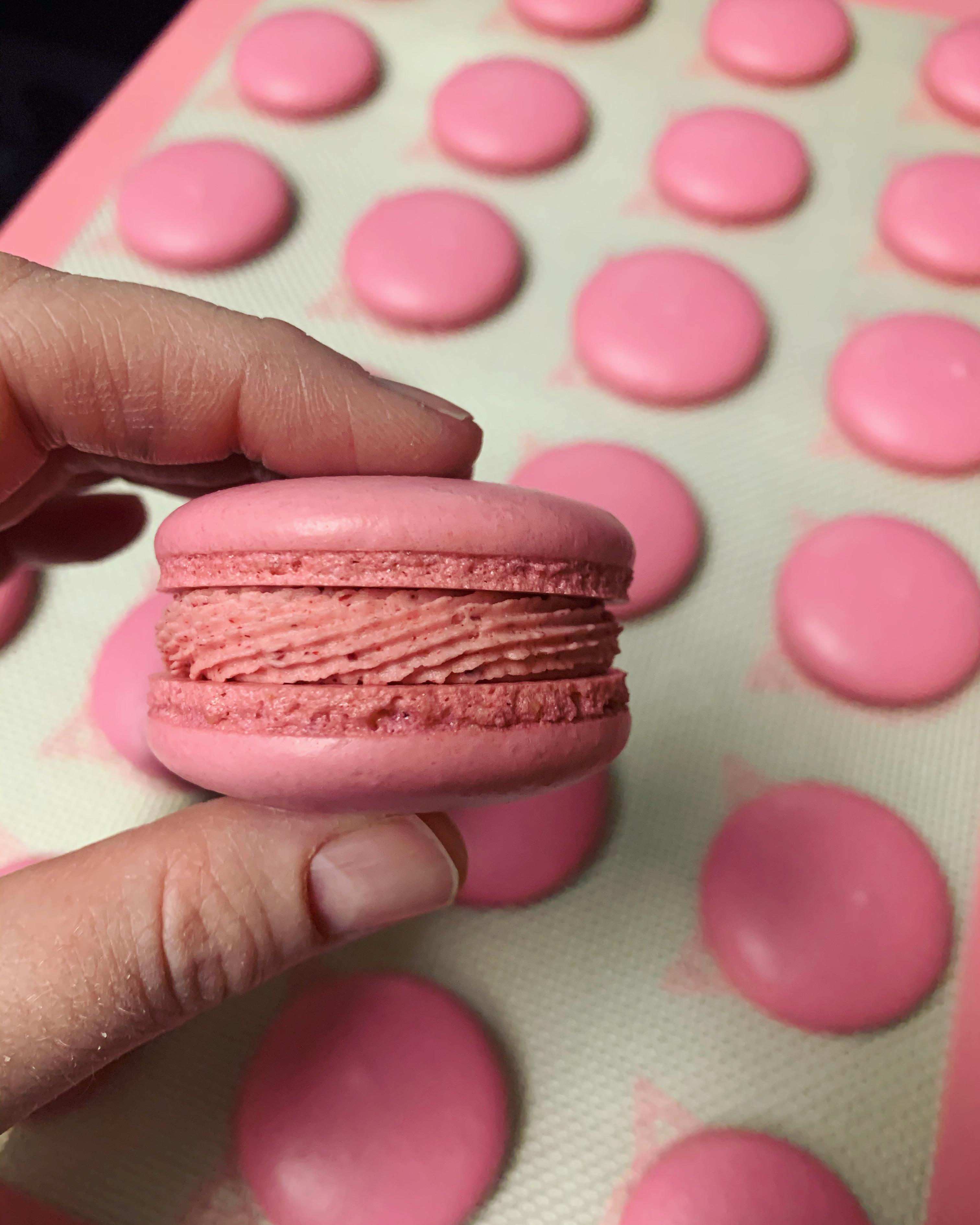 Raspberry macarons | Scrolller