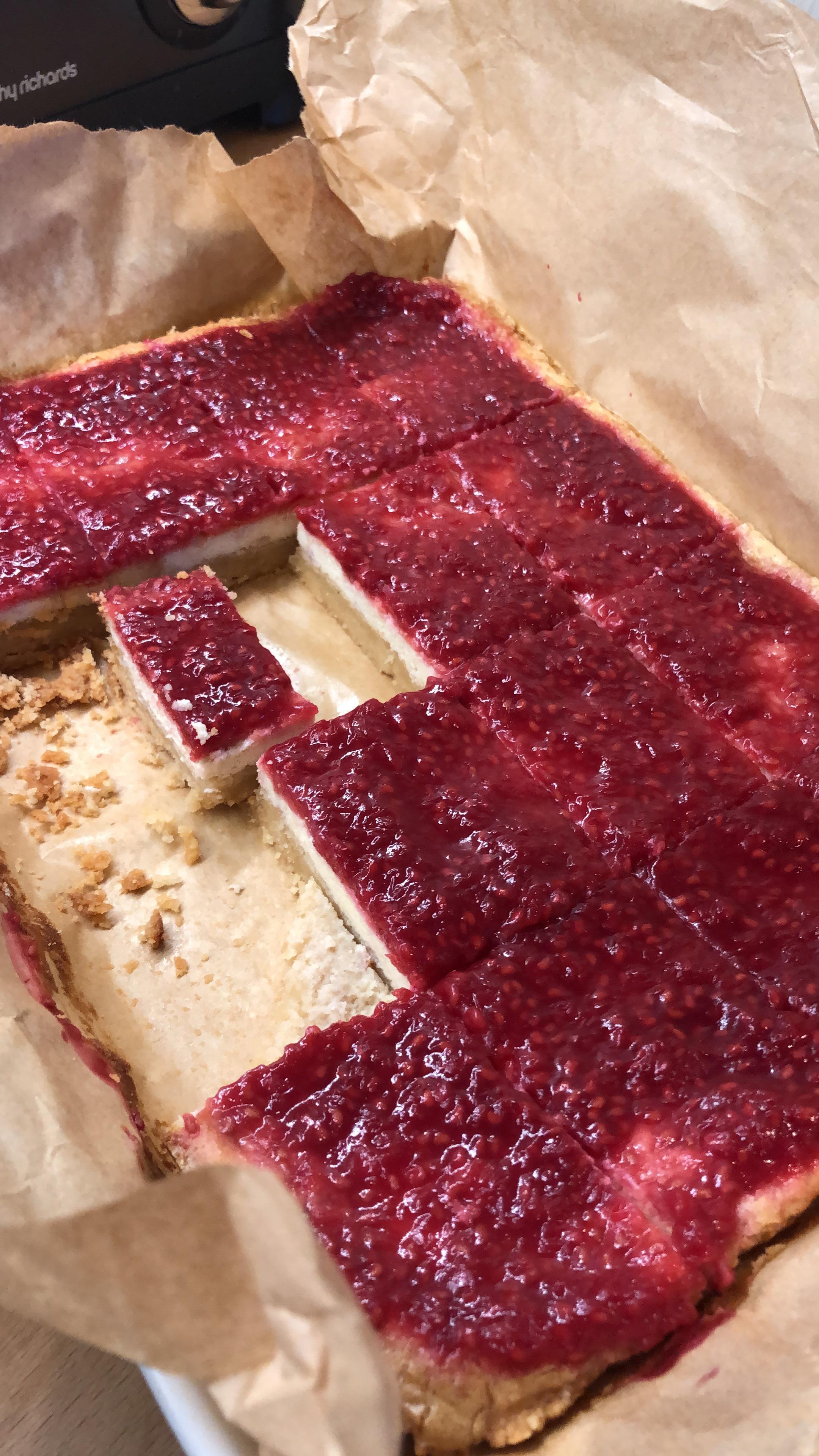 Raspberry mascarpone cheesecake | Scrolller