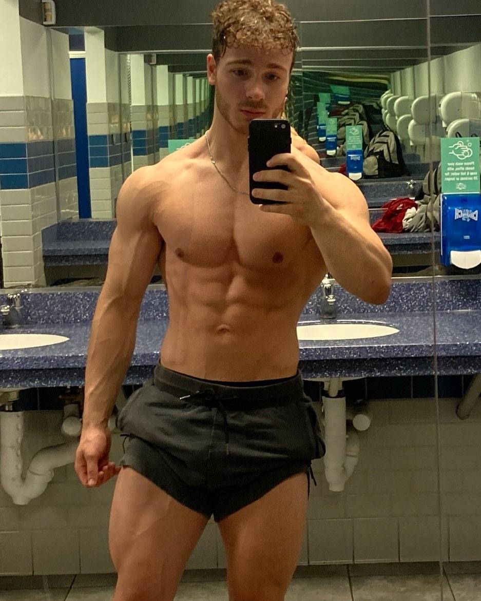 Rate his muscles | Scrolller