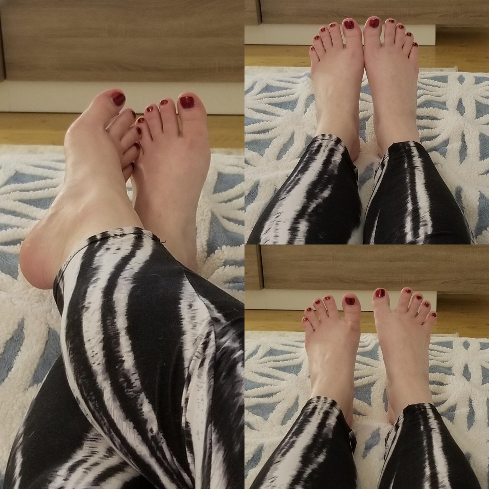 Rate my feet please 😊 | Scrolller