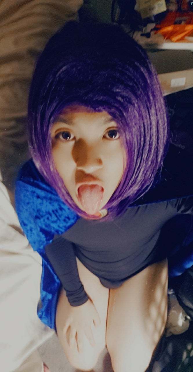 raven is on her knees and asking for cum | Scrolller