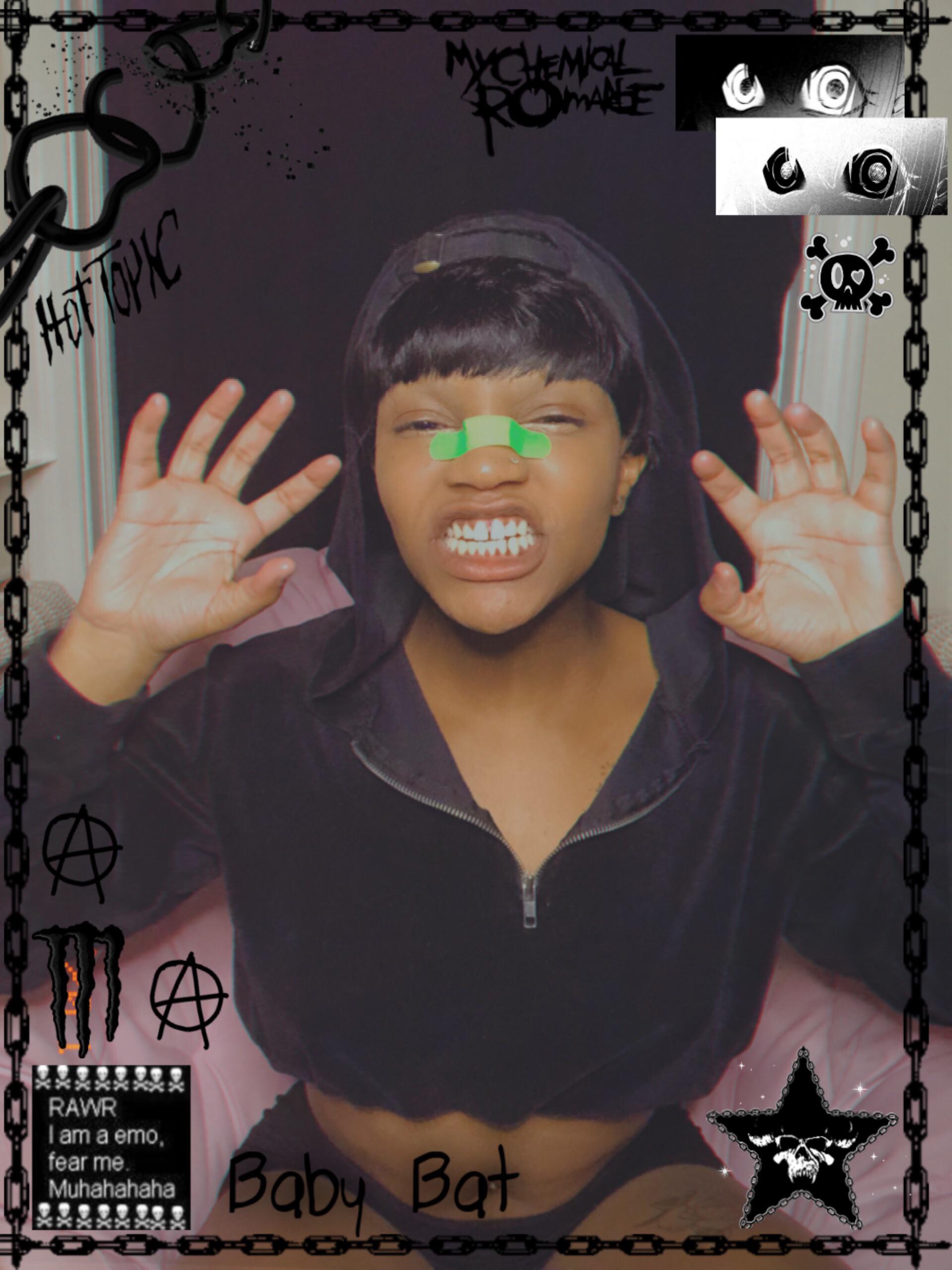 Rawr! 🖤💚 | Scrolller