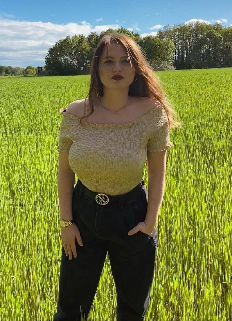 Really need some captions k i k tm959 | Scrolller