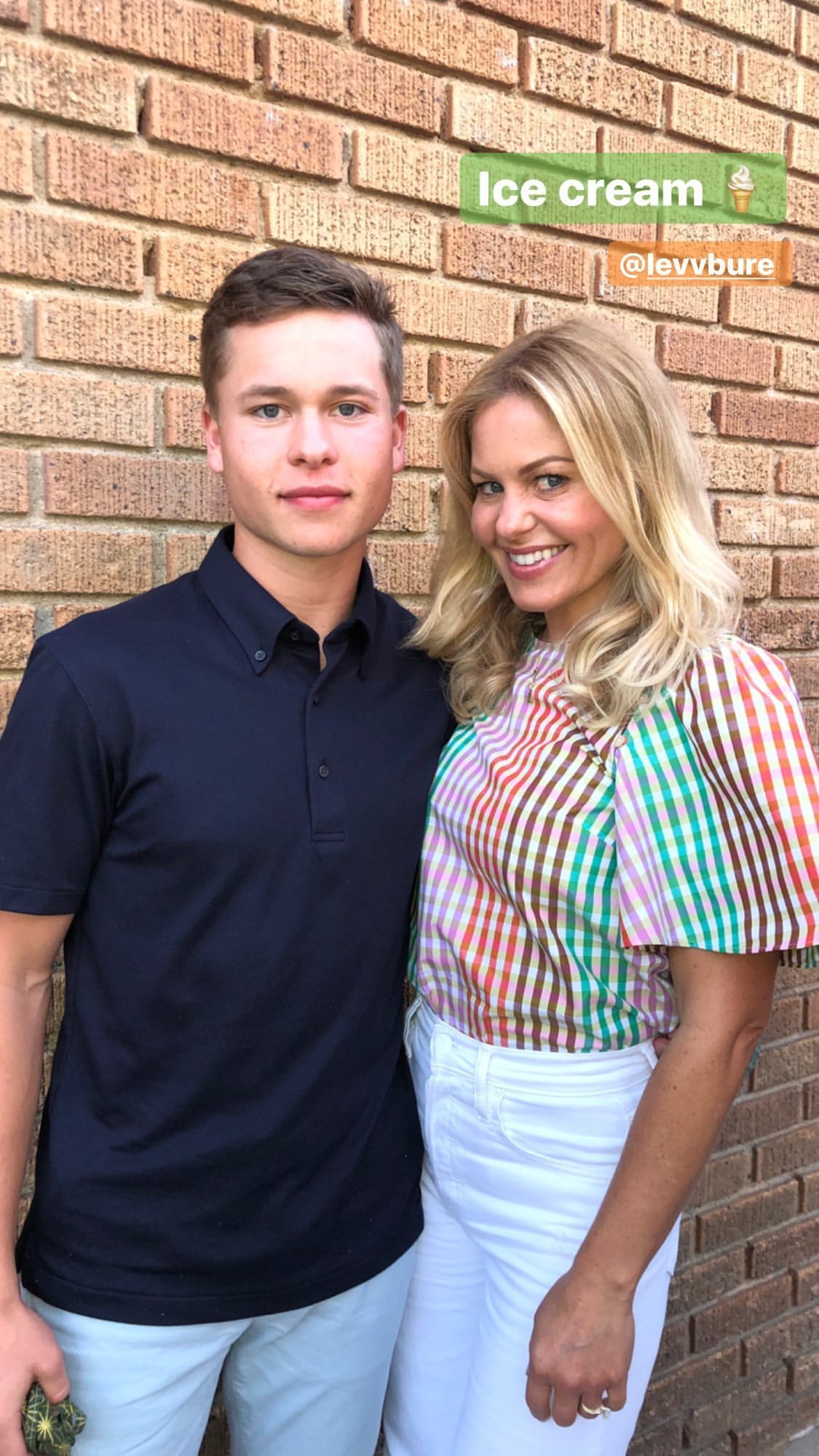 Red & white | Scrolller