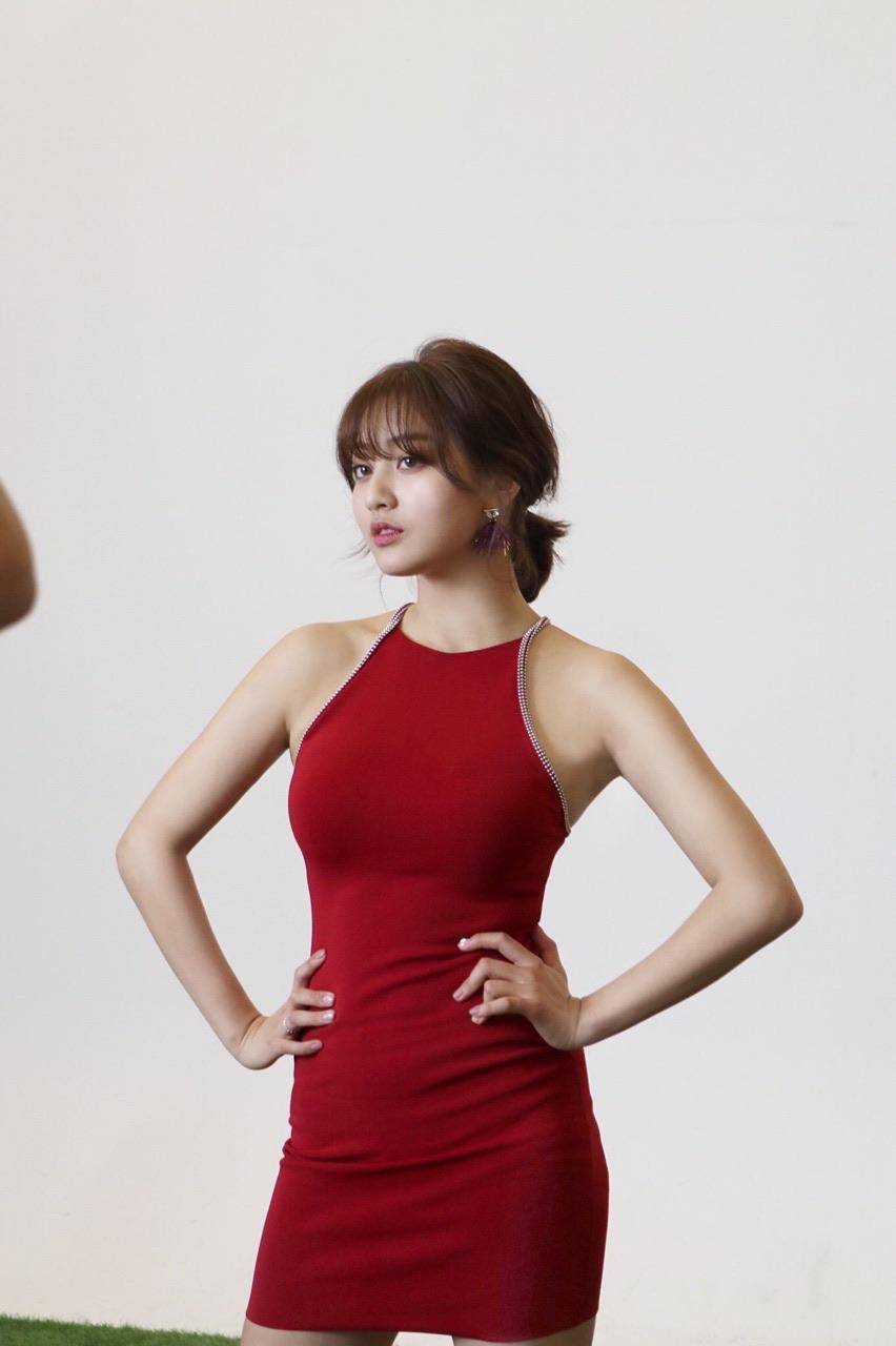 Red dress Jihyo | Scrolller